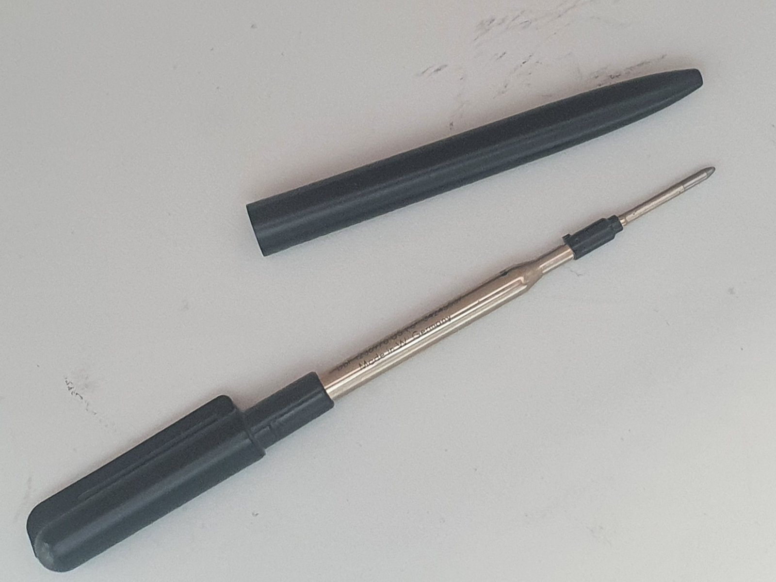 Hi! Please, does anyone know the model of this ballpoint Lamy twist ...