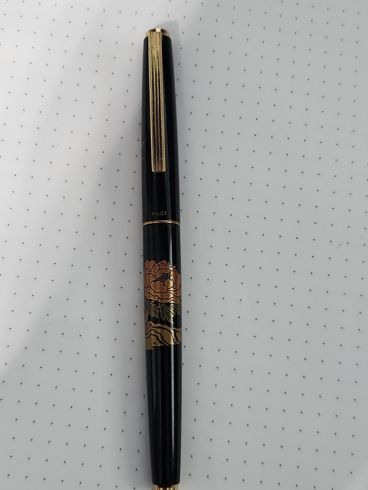 Received a gift and could use some help identifying this pen ...